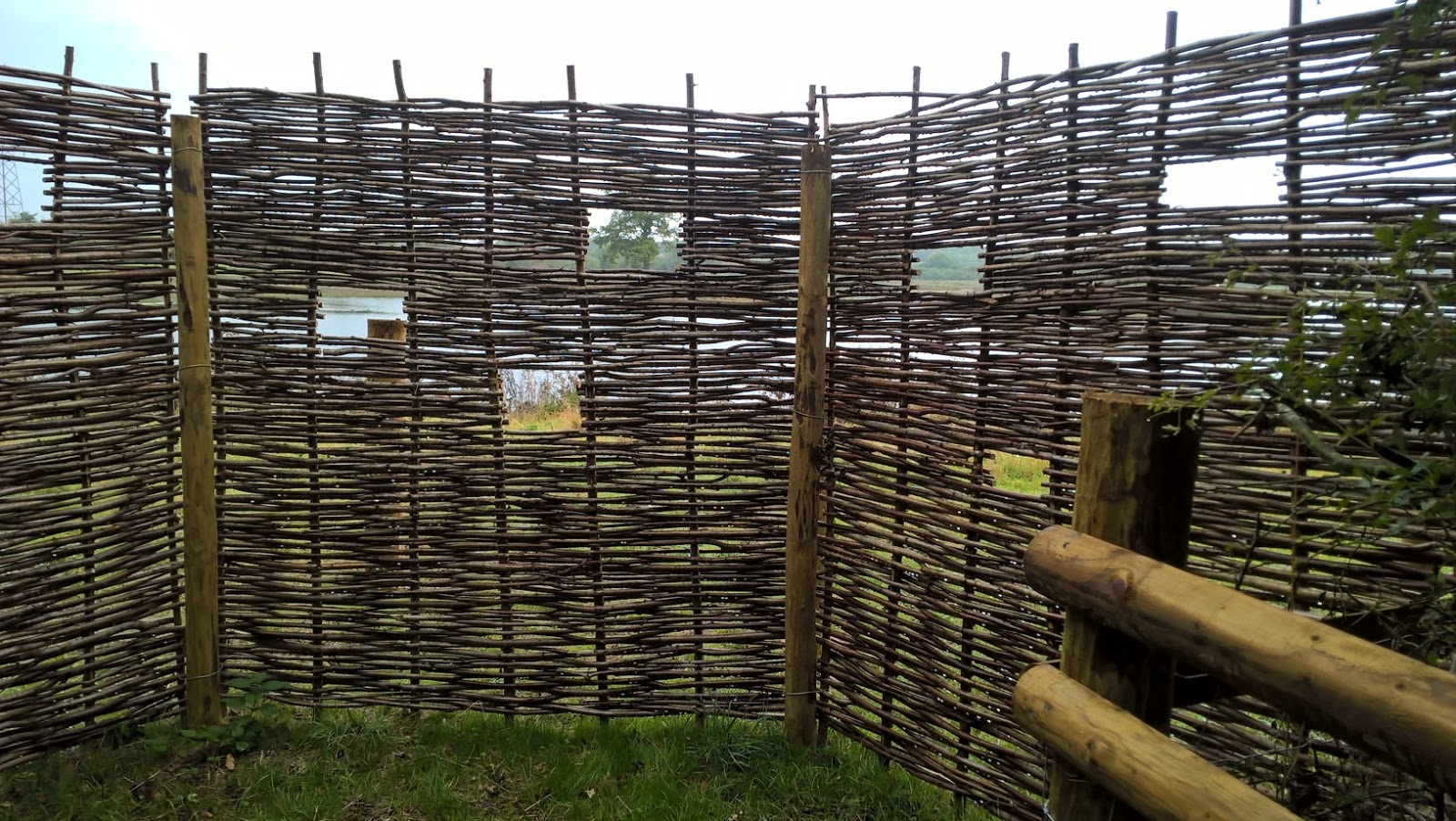 Lower Windrush Valley Project: New Bird Hide Screen at Rushy Common ...