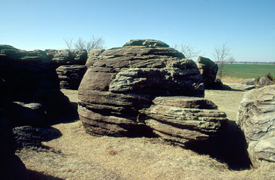 CSMS GEOLOGY POST: KANSAS FIELD TRIPS: CAVES AND ROCK CITY CONCRETIONS