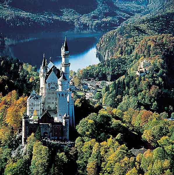 Famous World: famous castles in the world