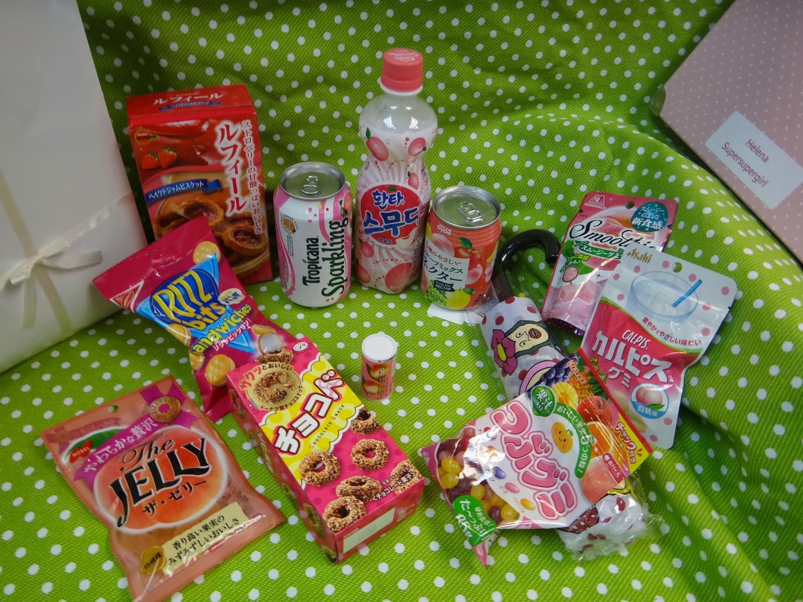 Supersupergirl's Food Reviews: New pink snacks at Hong Kong's 7-eleven