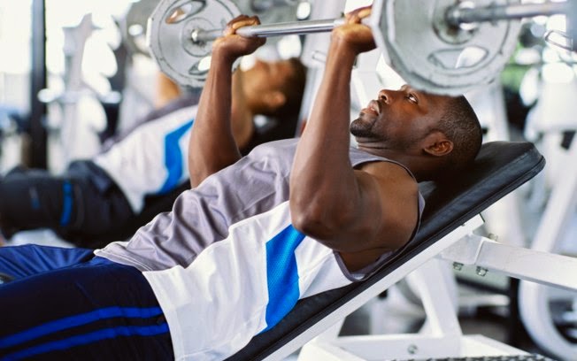 SALADA MISTA: QUATRO DICAS PARA OS MÚSCULOS CRESCEREM NA ACADEMIA