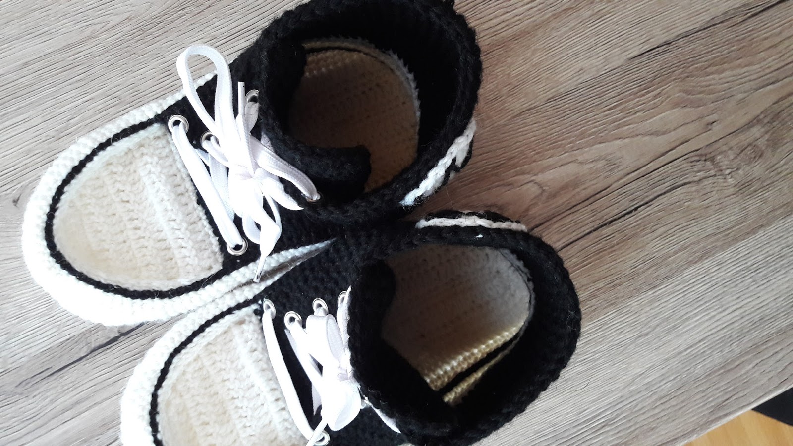 Pienestä Suurta: Virkatut converset aikuiselle