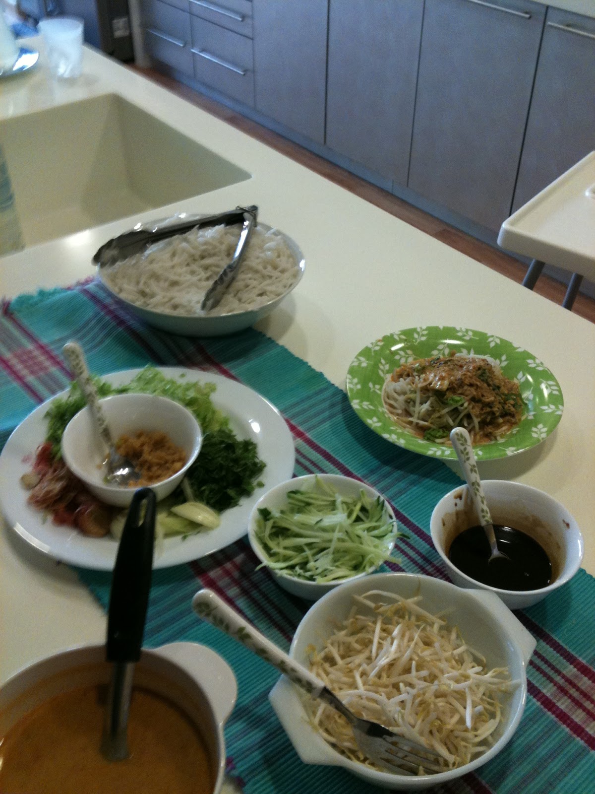 Laman Dapur Helen: LAKSA SIAM