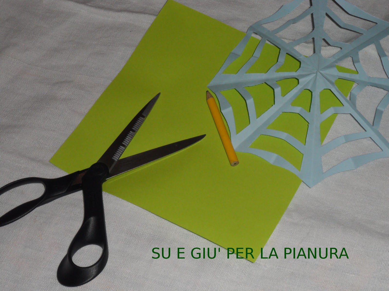 Su e giu per la Pianura Padana: La geometria e Halloween: ragnatele ...