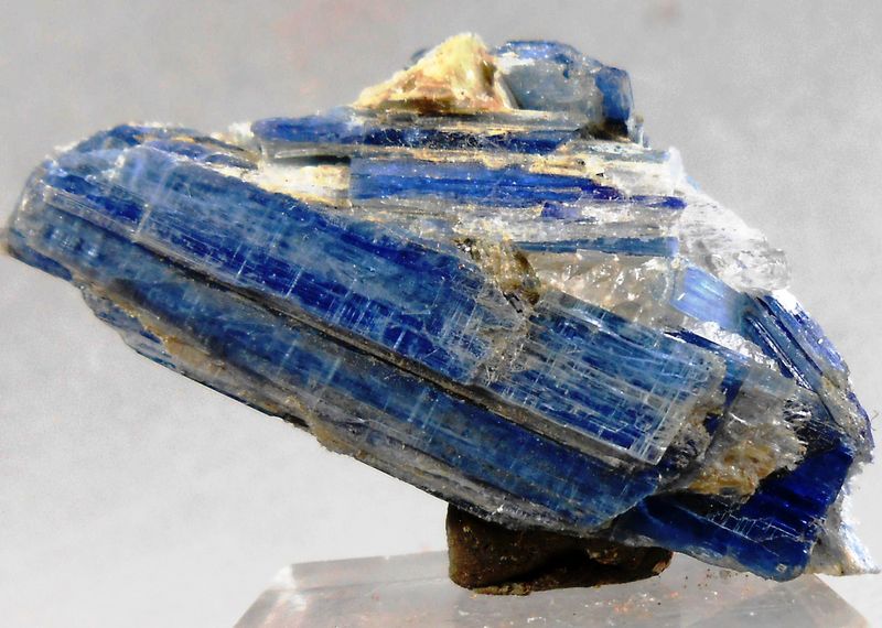 MAFERBA en el MUNDO : CIANITA