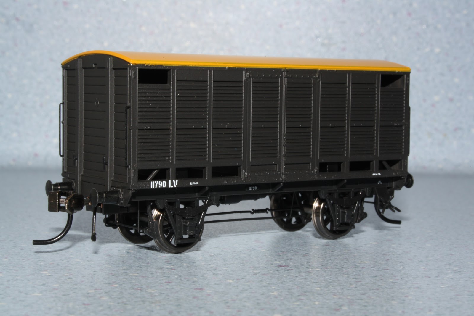 NSWGR Southern Line Layout In A Shed: Milk & Hobby Shops