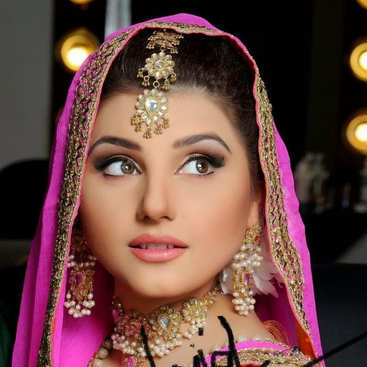 Pak Celebrity Gossip: Javeria Saud Biography & Photos