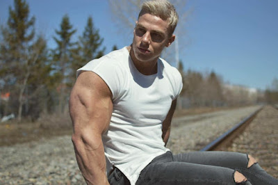 the beauty of male muscle: Jeremy