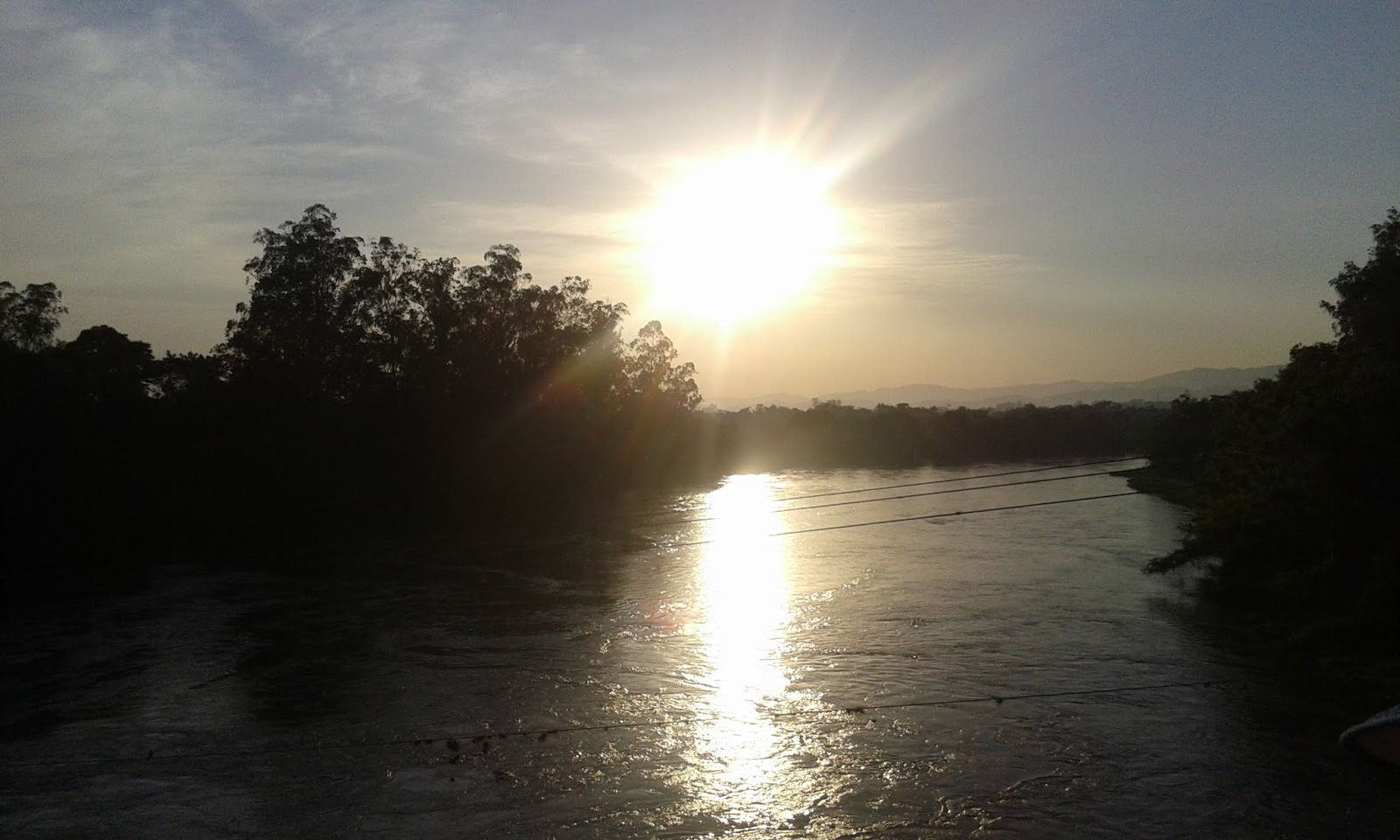 Sol nascente sobre o Rio Paraíba - Pindamonhangaba - SP