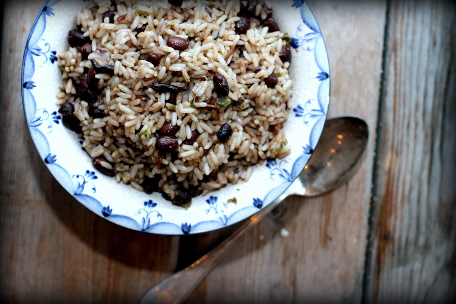 Kaikki äitini reseptit: KUUBALAINEN ARROZ CONGRI