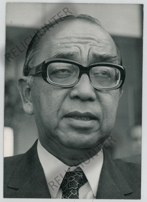 THE RELIC HUNTER: 4 - TUN ABDUL RAZAK COLLECTION - CLOSE-UP PHOTO
