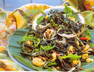 Farida Cuisine: Pucuk Paku Tahi Minyak