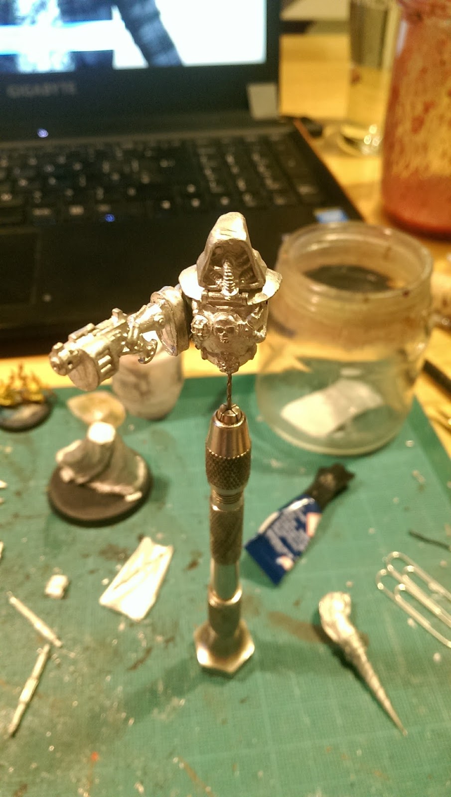 Pinning Minis - Delphan Gruss Construction