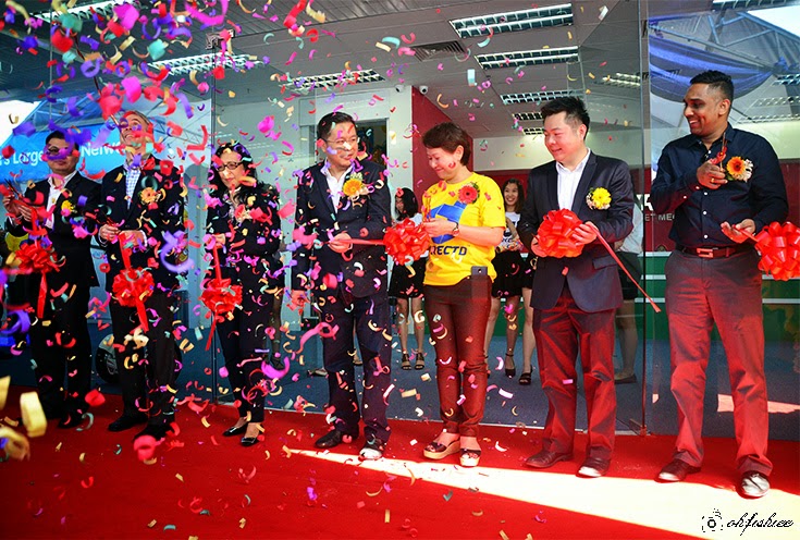 oh{FISH}iee: DirectD Opens The Largest Gadget Megastore in Malaysia!