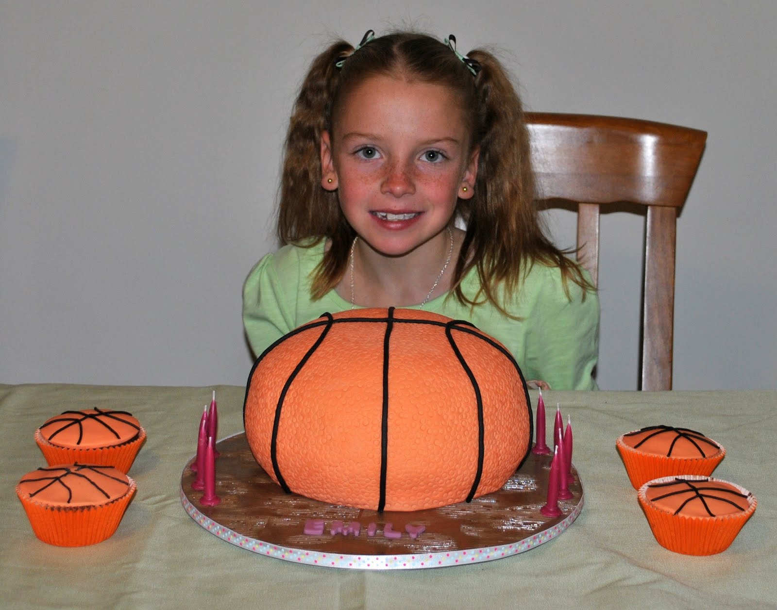 Taylor Made Baking: Emily's Basketball Themed 9th Birthday.