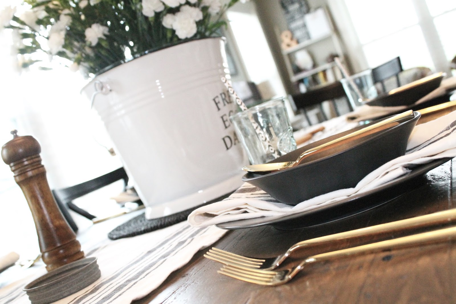 Cream & Black Tablescape - The Unique Nest