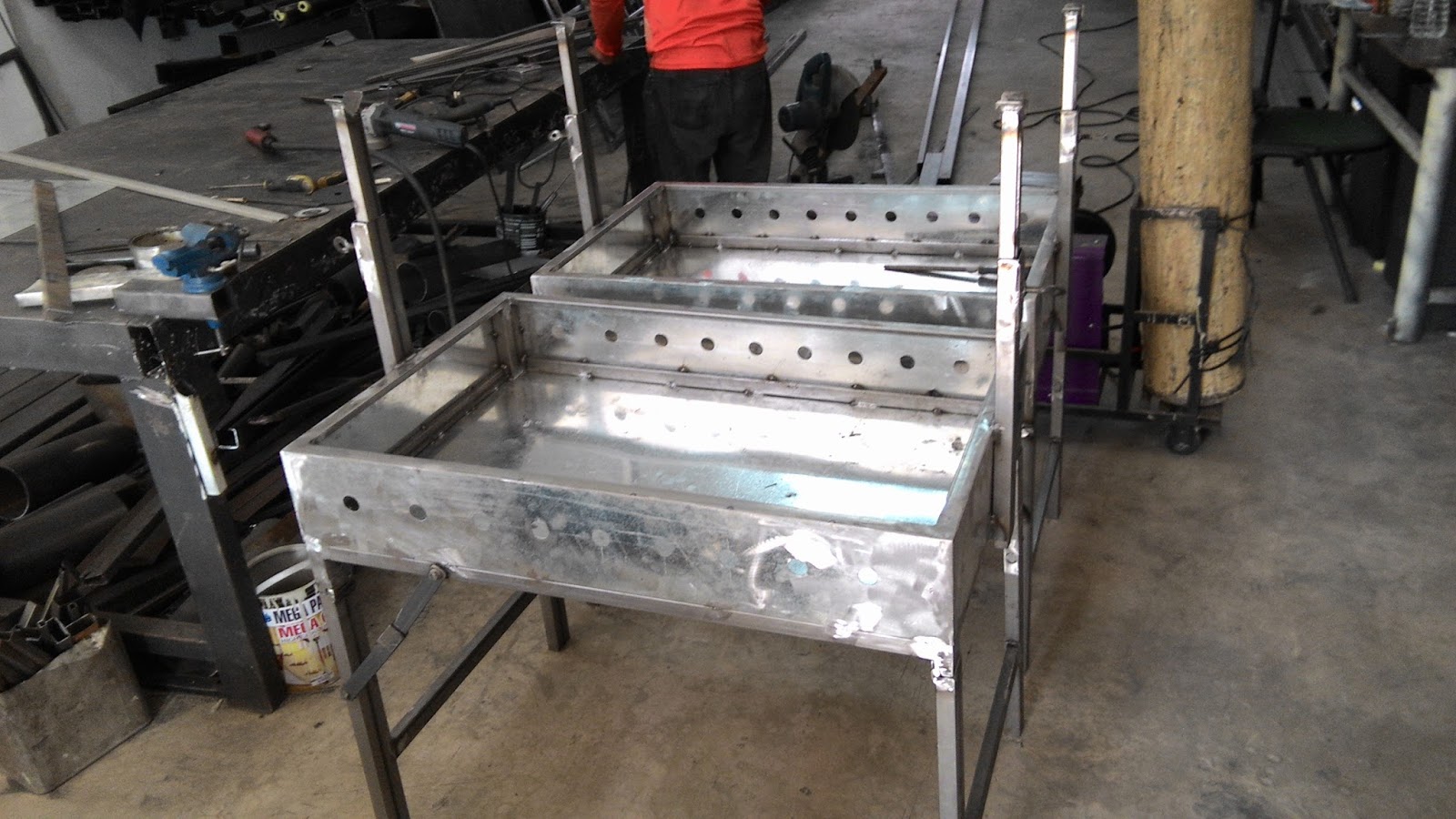 AWNING PAGOLA DAN GRILL : MEMBUAT SET BBQ - ALAT PEMANGGANG KAMBING.