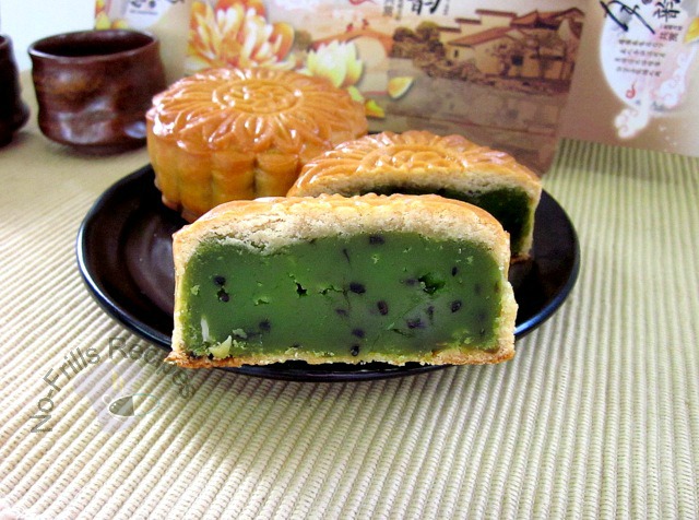 Pandan Sesame Mooncake - 2014