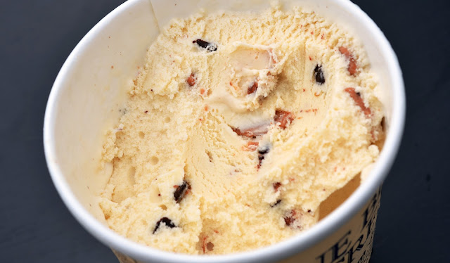 food and ice cream recipes: REVIEW: Blue Bell Moo-llennium Crunch