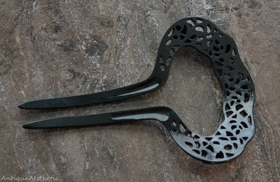 ANTIQUE AESTHETIC: Decorative Hair Combs and the dreaded Celluloid Rot