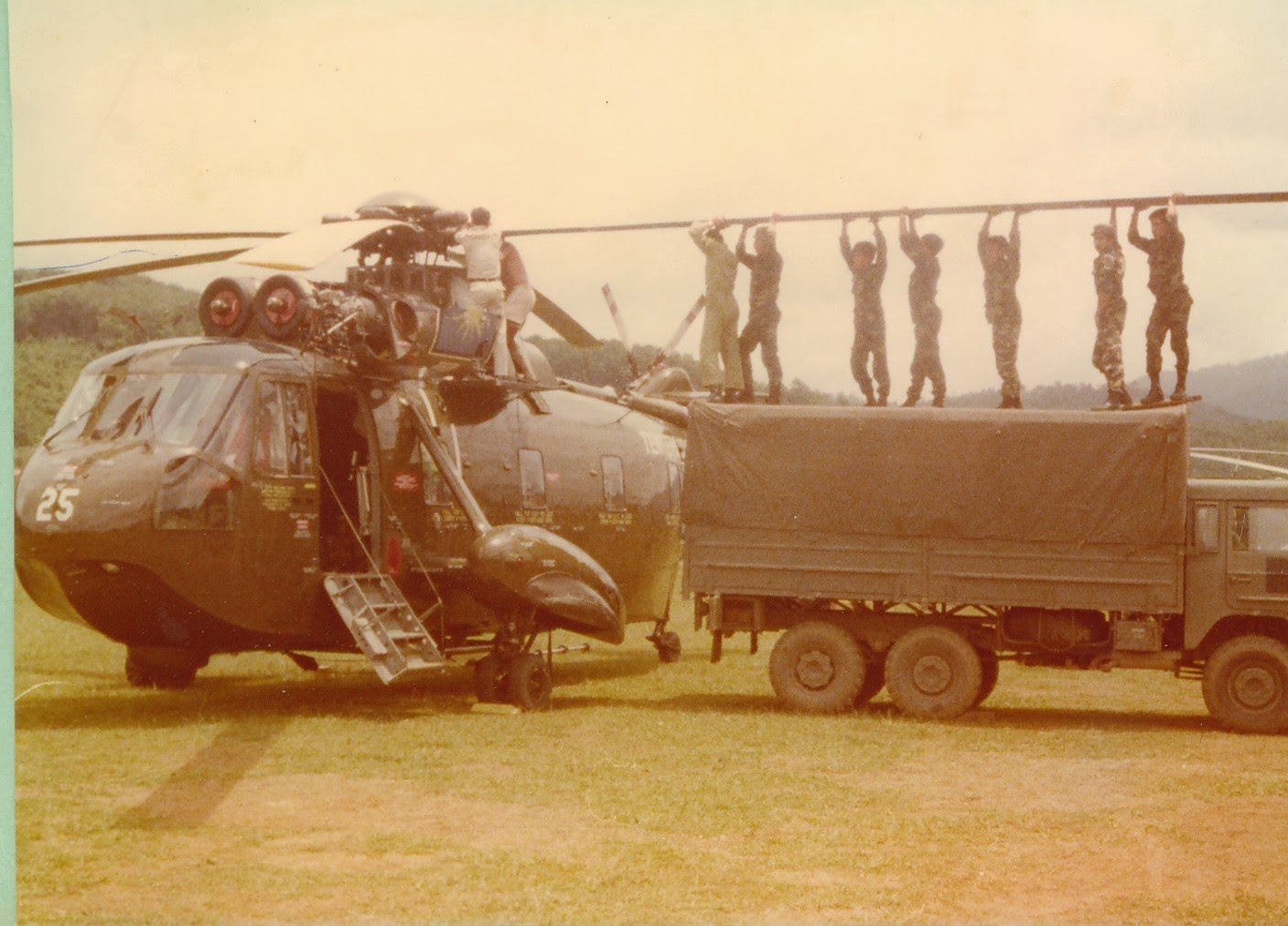 Sejarah Konflik & Militer: 60 Gerakhas commandos Vs 400 Communist ...