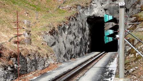Ever wondered how Swiss keep trains so clean and shiny? Let me present ...