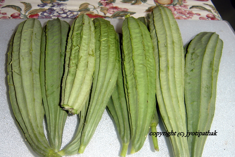Taste of Nepal: Luffa Gourd - Gheeraula (घीरौला, पाटे घीरौला)