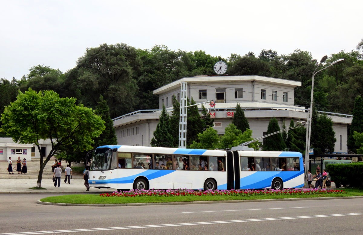 Richard's Tram Blog: PYONGYANG DPRK - TROLLEYBUSES AUGUST 2014 (2)