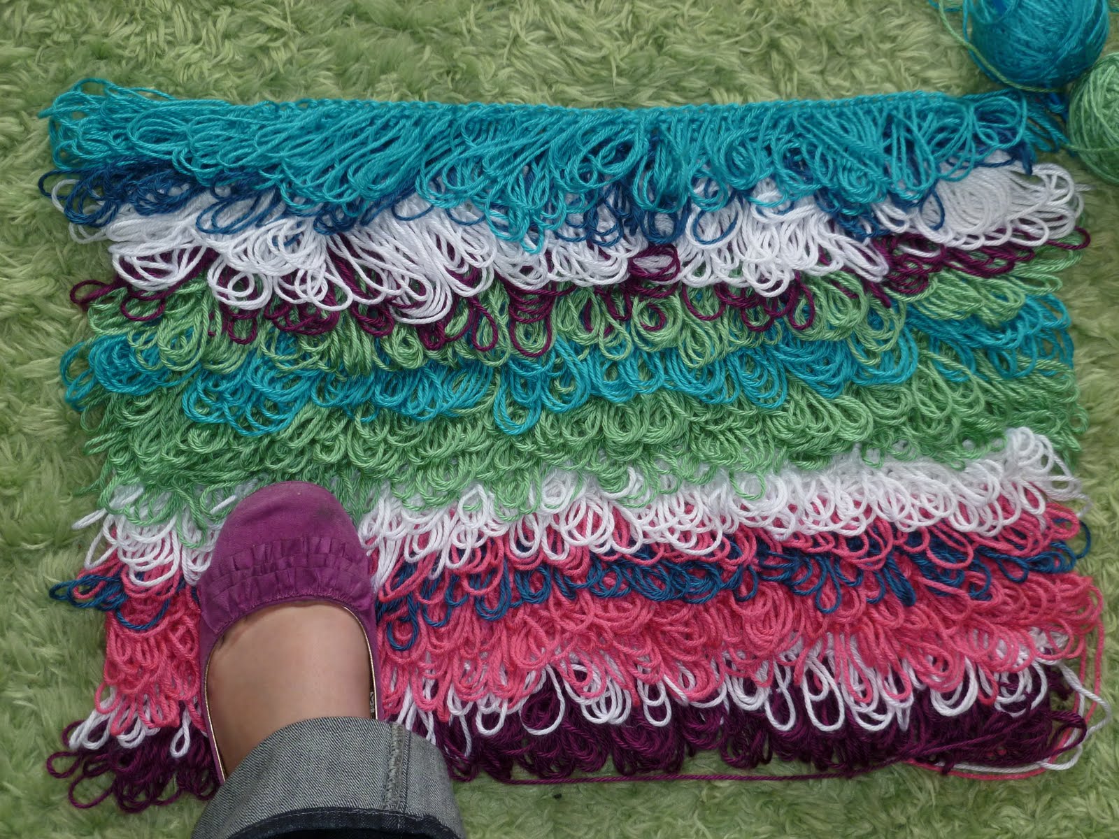 Teens with Yarn: Deck Out Your Dorm Room Part 1: Loopy Rug (Crochet)