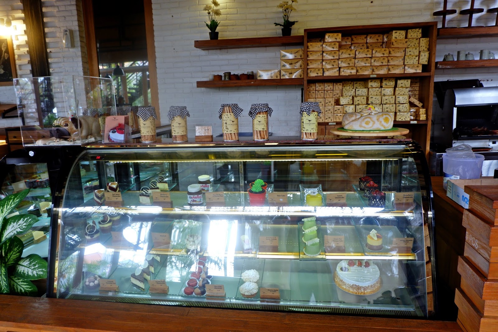 LIVINGSTONE CAFE & BAKERY, PETITENGET, BALI - Icha Khairisa