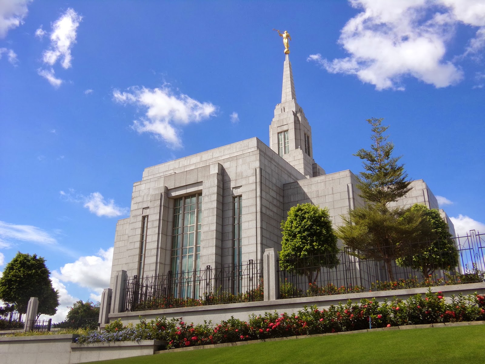 Cebu City Philippines Temple: Temple Closes on Friday