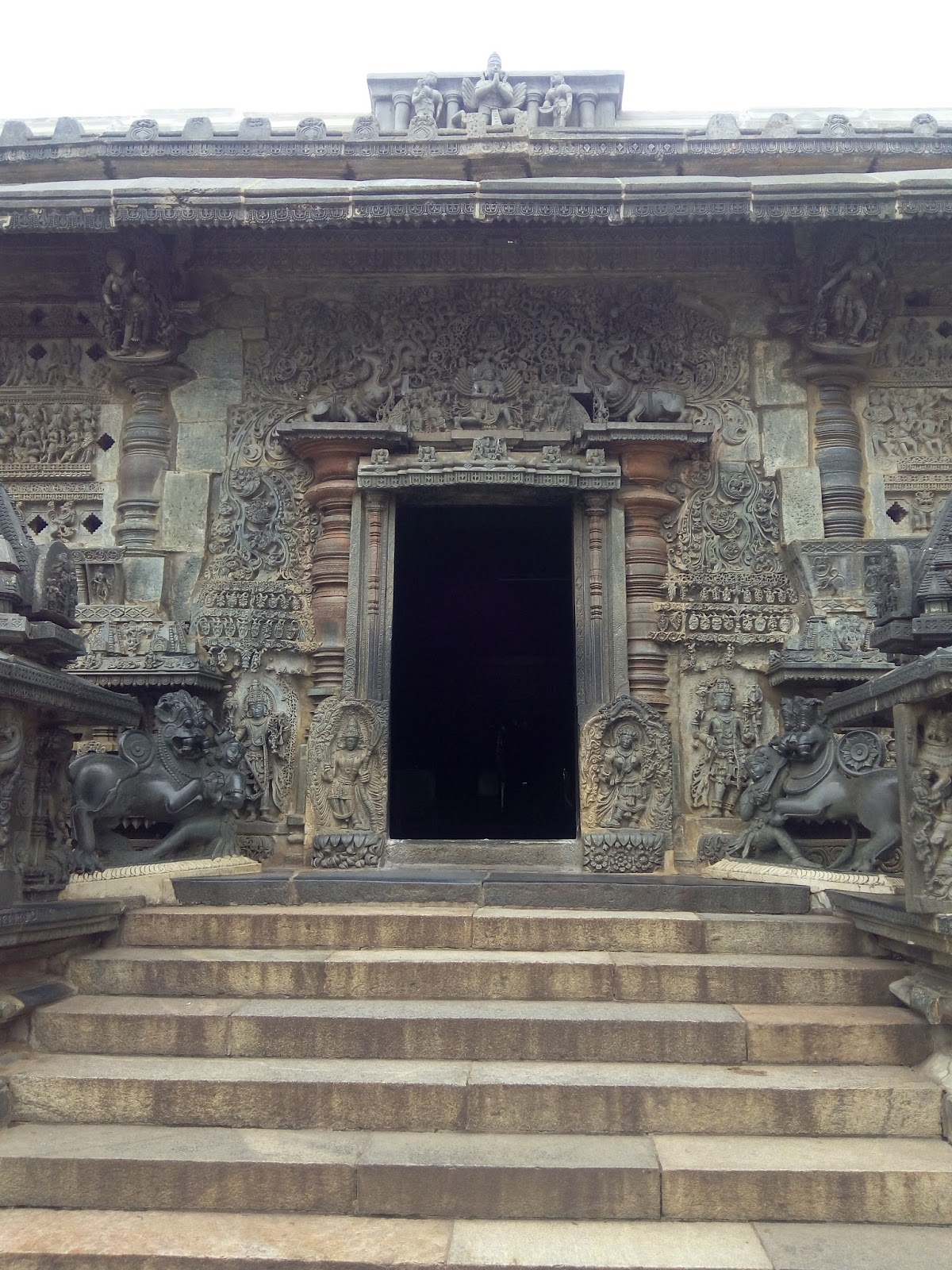 Beluru - History and Travel Guide