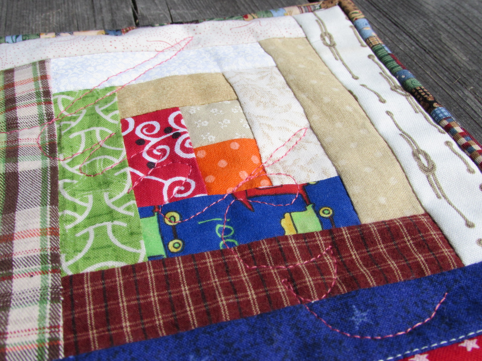 At the Corner of Scraps and Quilts : Log Cabin Heart