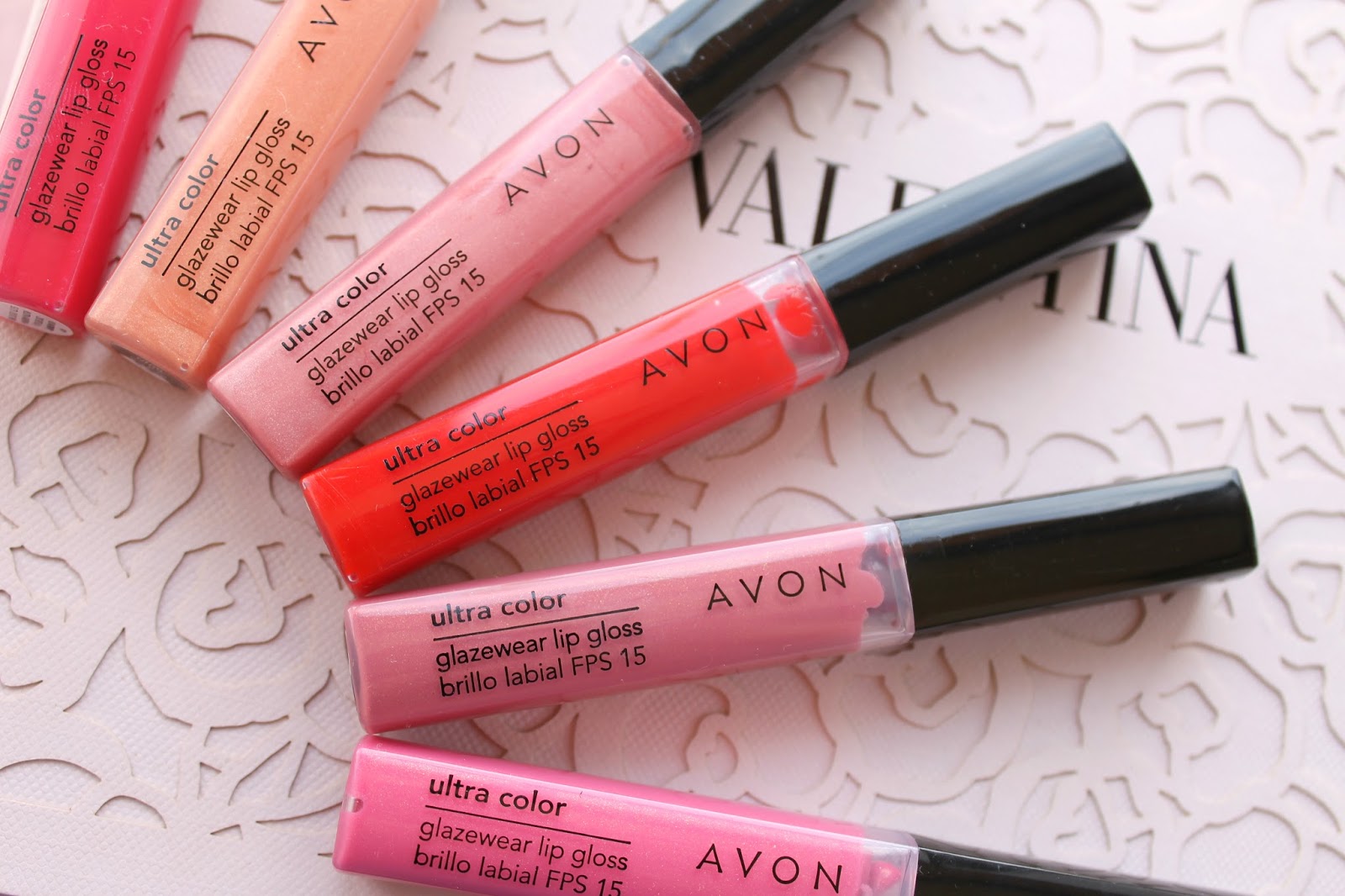 Reseña: brillos labiales ultra color glazewear Avon - . LE PETITE GIRL