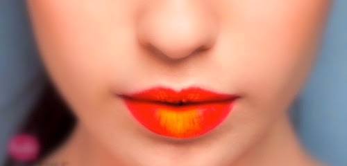 How to do a Perfect Two Toned Sandwiching Colors Lipstick Style - Step ...