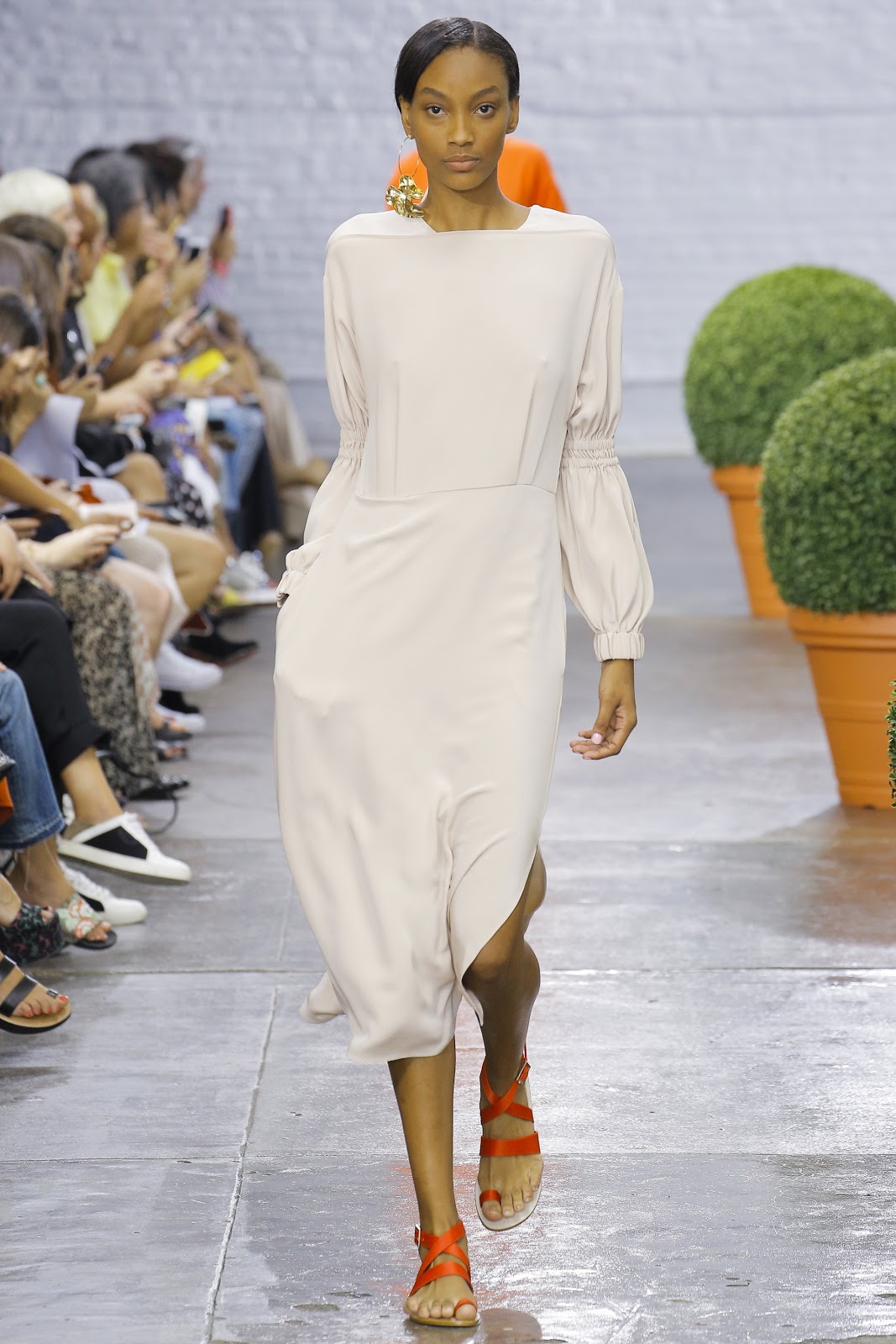 Runway : Tibi Spring 2017 RTW Fashion Show | Cool Chic Style Fashion