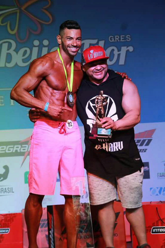 Breno Neves é campeão Men's Physique Sênior do 3º Open Beija-Flor