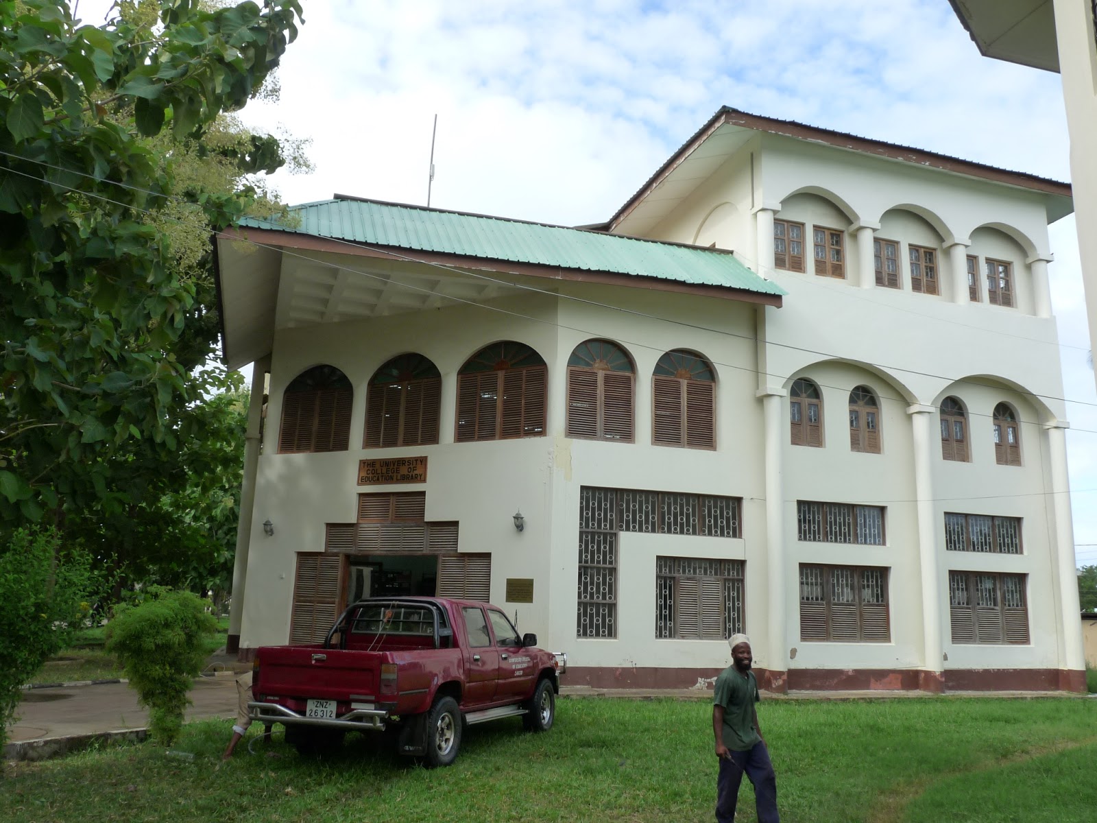 ALSUMAIT UNIVERSITY LIBRARY: OUR LIBRARY