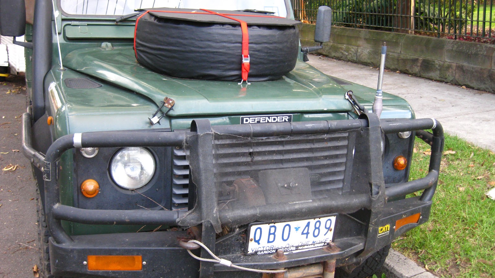 Aussie Old Parked Cars: 1994 Land Rover Defender Tdi LWB Double Cab Ute