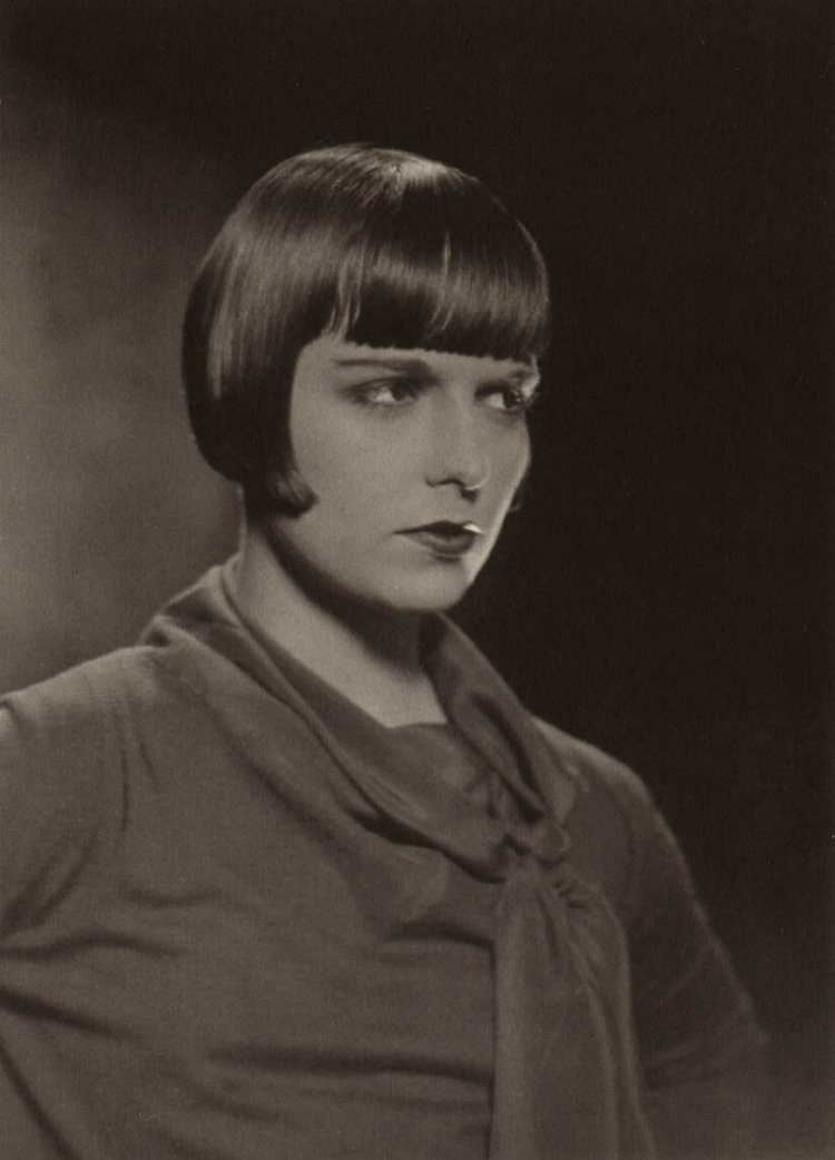 Gods and Foolish Grandeur: Une artiste flapper / une femme libérée ...