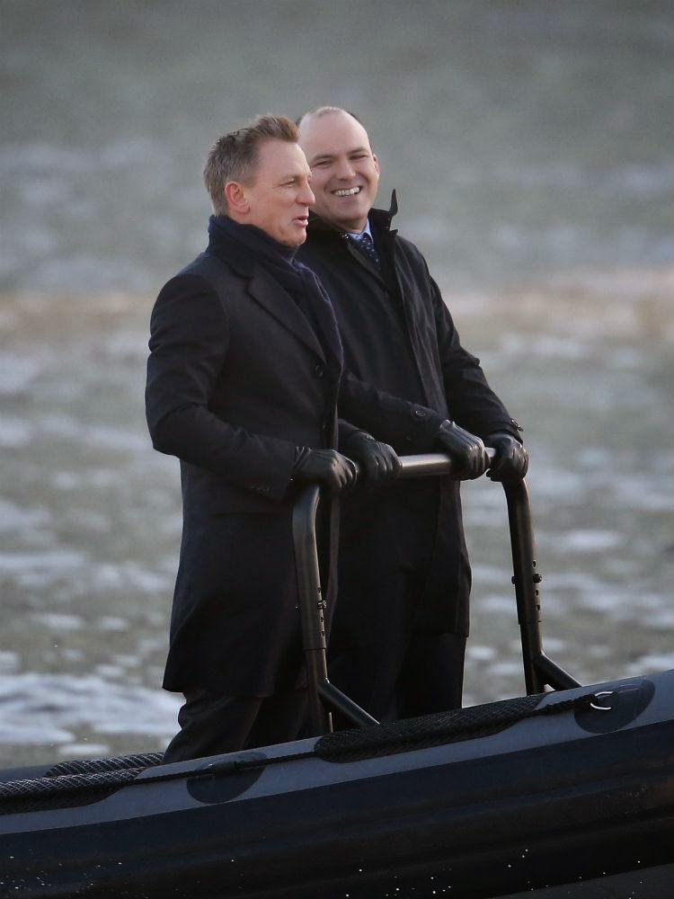 007 TRAVELERS: Daniel Craig filming "SPECTRE" on the River Thames, London