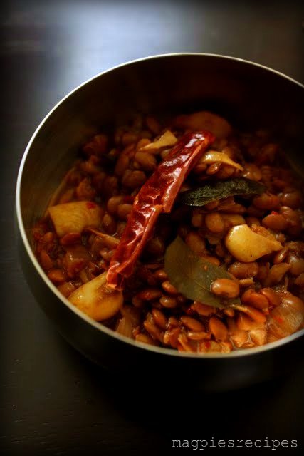 Magpie's Recipes: muthira horsegram lentil and crushed garlic curry