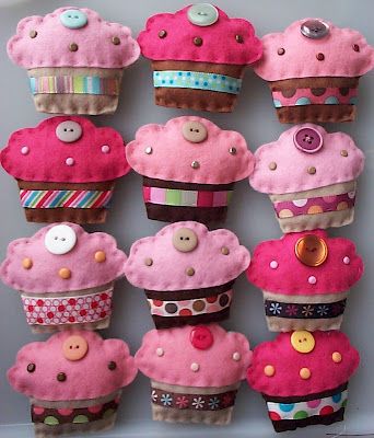 Butterfly of Four : Felt Cupcakes - Free Patterns and Tutorial