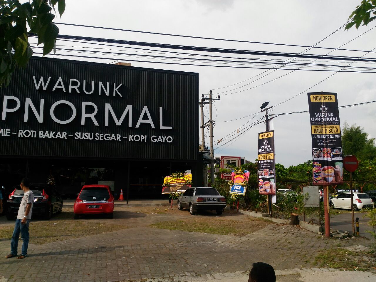 Baliho dan Vertical Banner Event Now Open WARUNK UPNORMAL SOLO ...