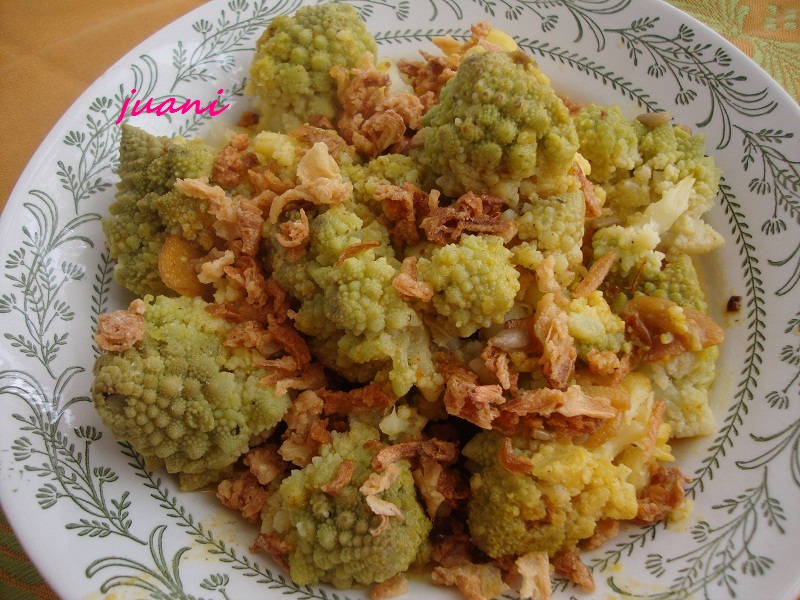Las Cosillas Que Hago: Romanesco rehogado rociado con crujiente de ...