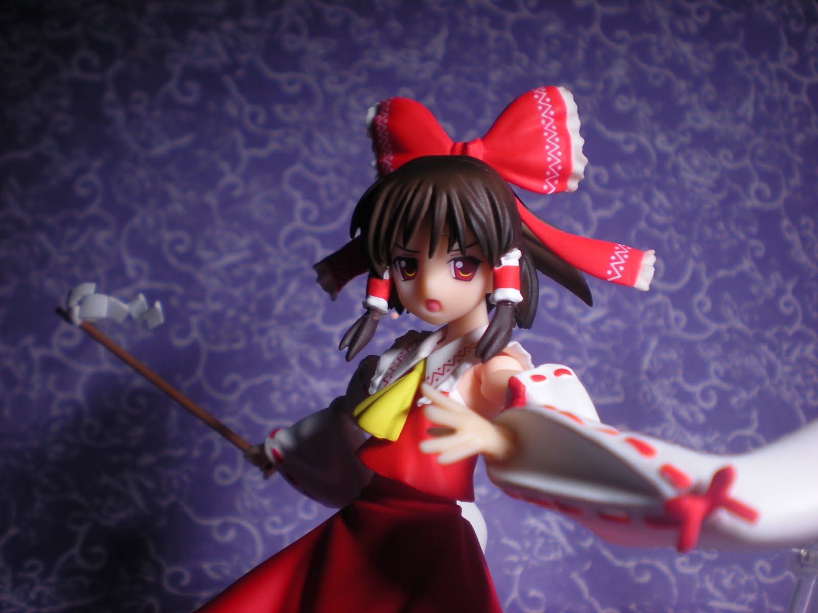 Review: [Max Factory] Figma #55 Reimu Hakurei | Night's Corner