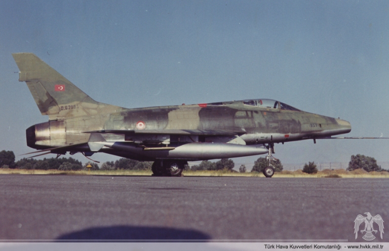 tantalos: F-100 SUPER SABRE