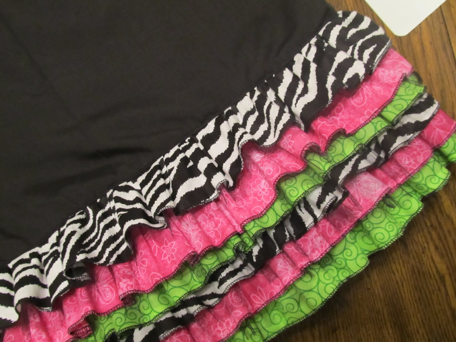 Mud Puddles & Daisies: Little Girls Ruffle Skirt Tutorial