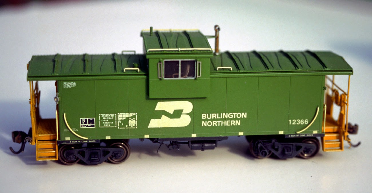 online club train model: HO Scale Cabooses