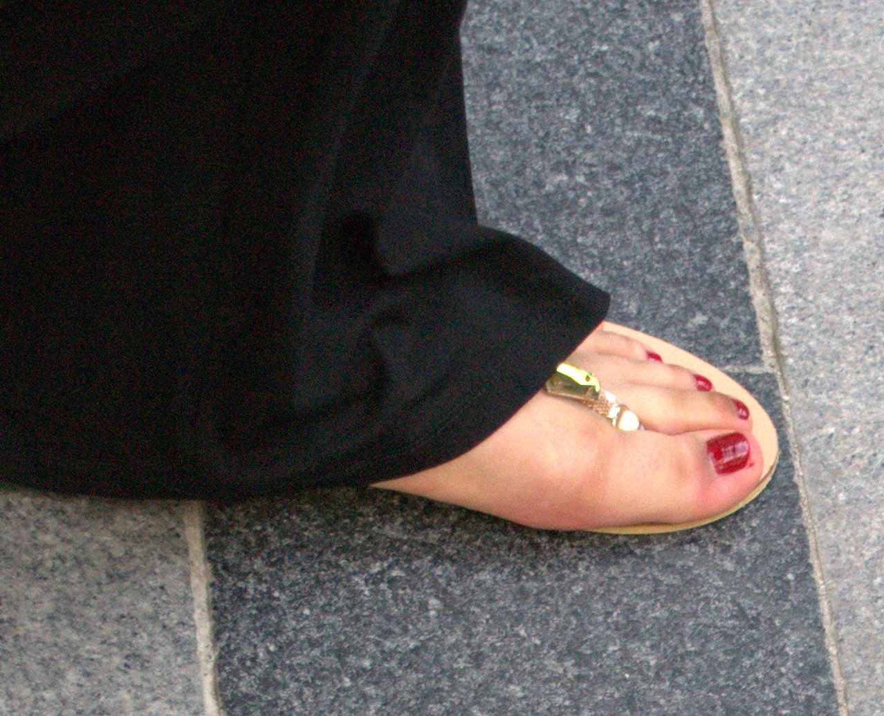 candid turkish girls feet: 2020-05-31